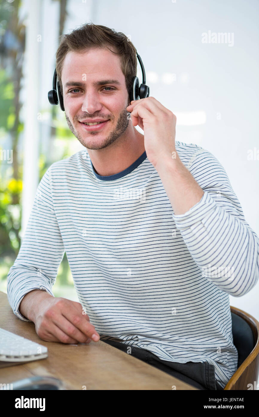 Pose headset hi-res stock photography and images - Alamy