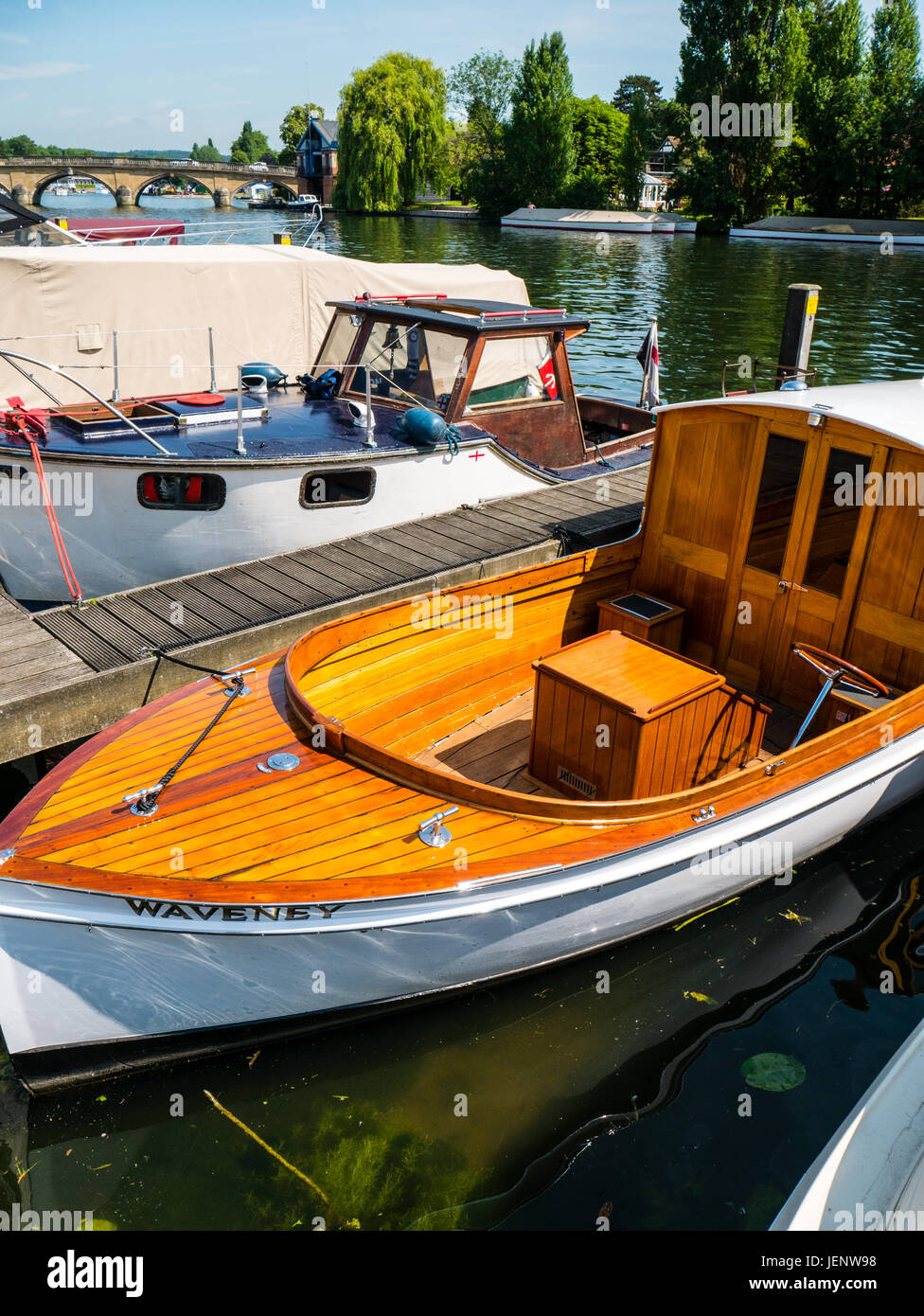 Lunch boat thames hi-res stock photography and images - Alamy