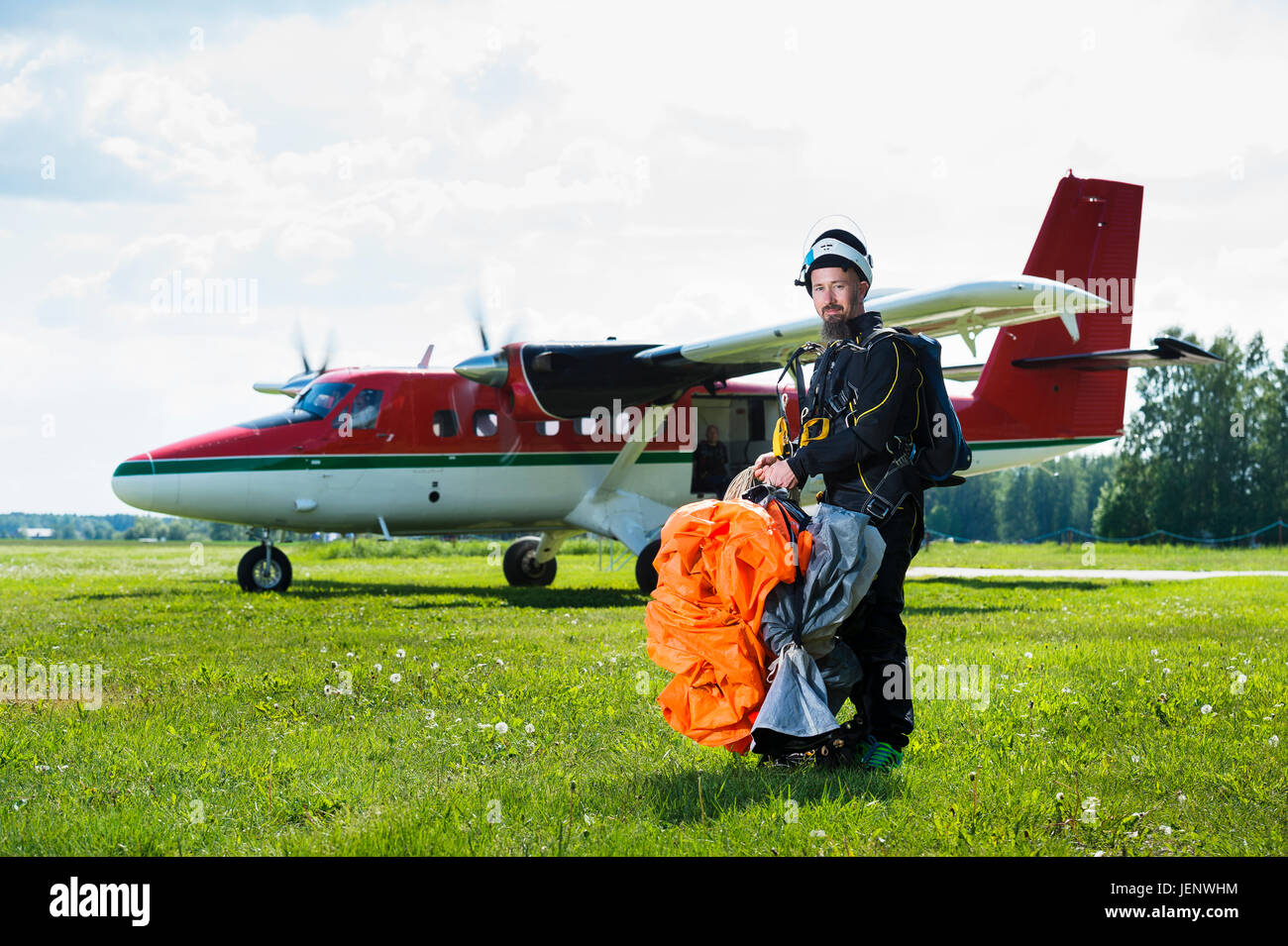 Safe airplane landing hi-res stock photography and images - Alamy