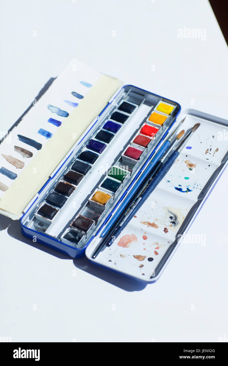 Box with watercolor paints Stock Photo - Alamy