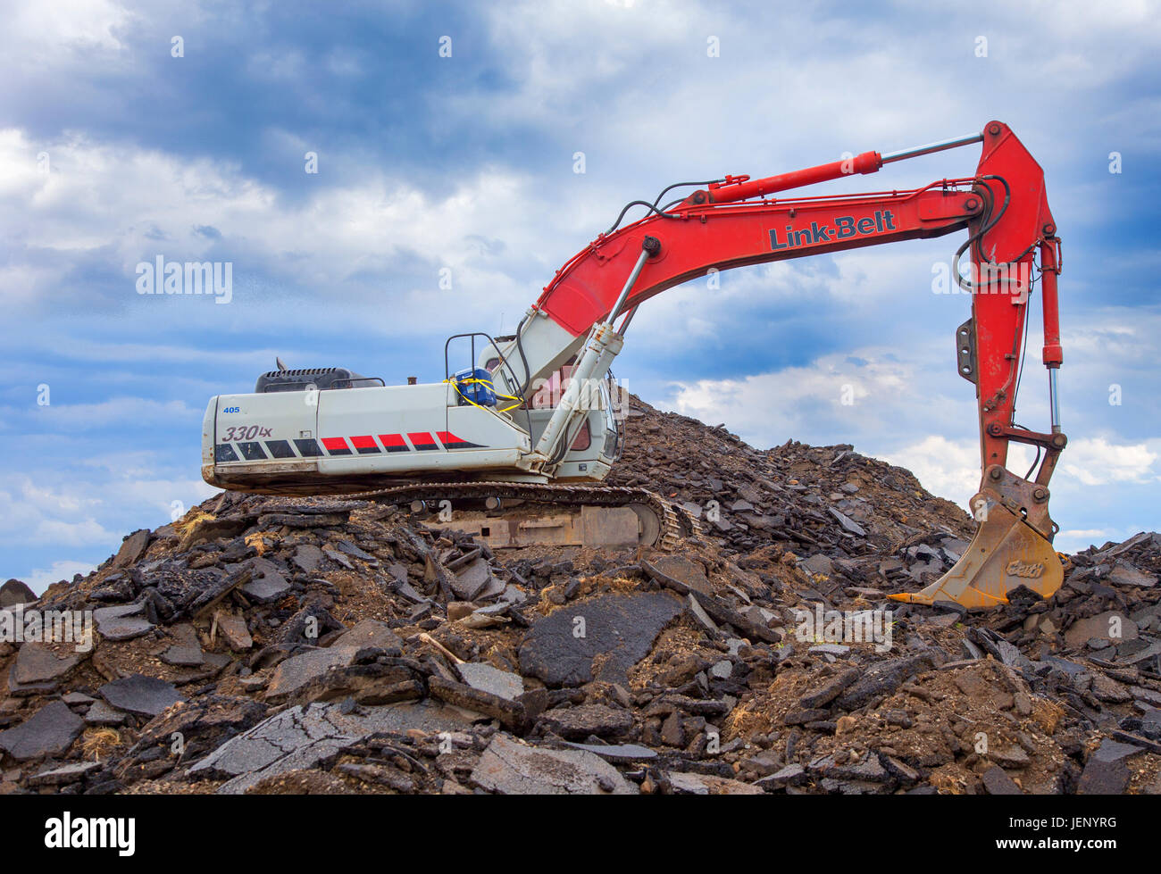 Backhoe bucket digging hi-res stock photography and images - Alamy