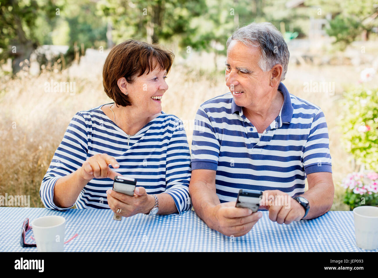 Couple with phones hi-res stock photography and images - Alamy