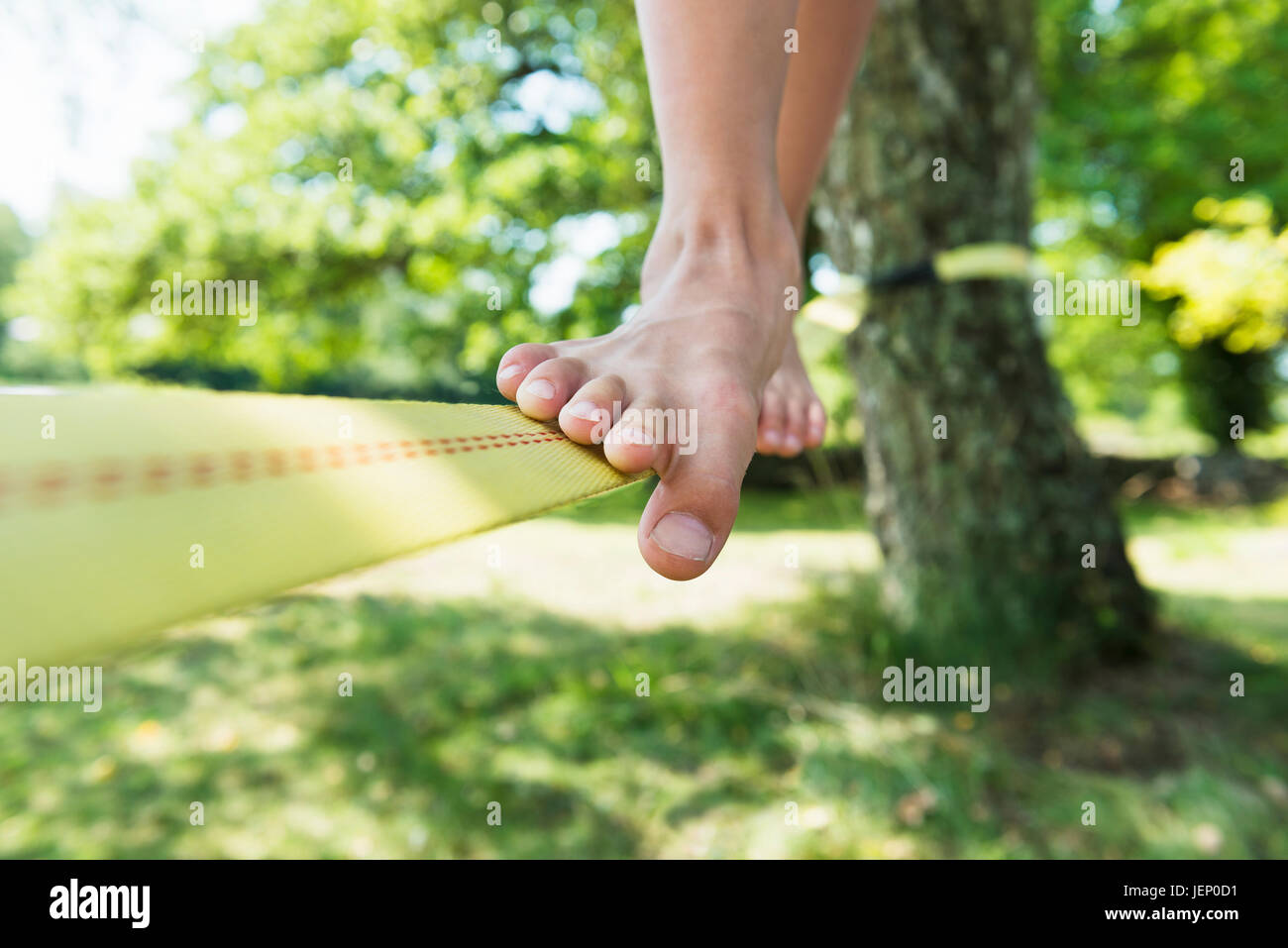Slack line walking hi-res stock photography and images - Alamy