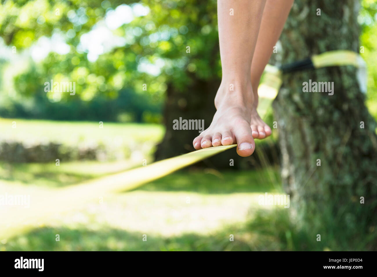 Slack line walking hi-res stock photography and images - Alamy