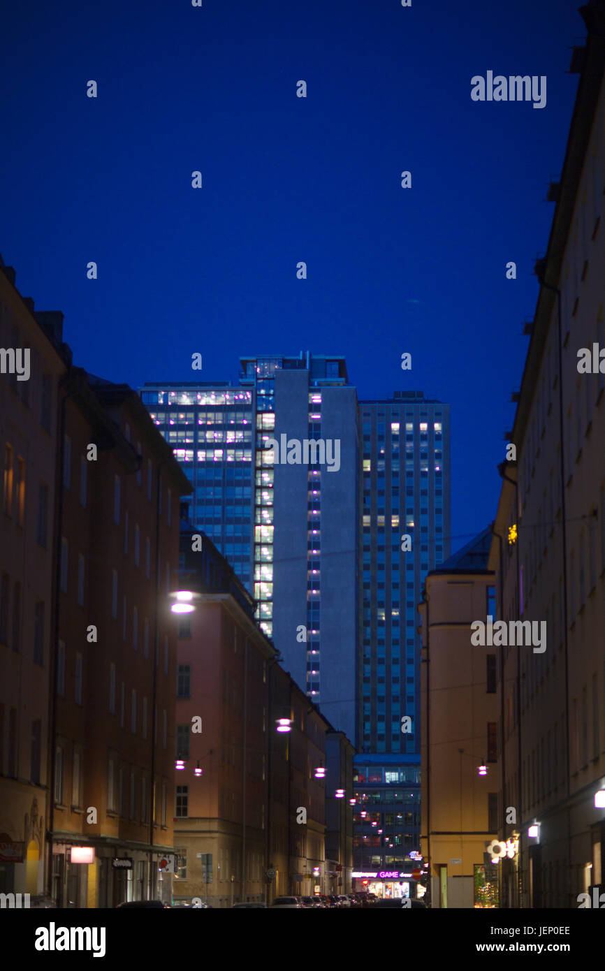 Night street modern building hi-res stock photography and images - Alamy