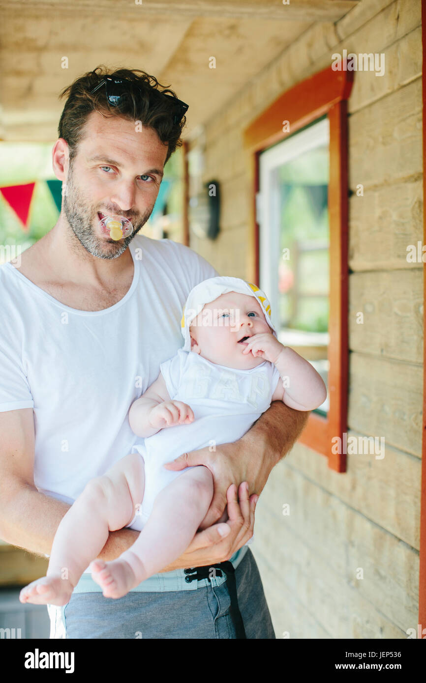 Father carry baby daughter Stock Photo - Alamy
