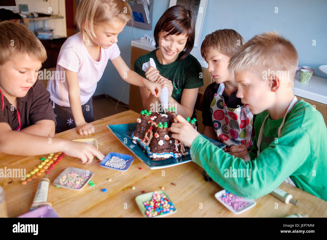 Children decorating cake Stock Photo - Alamy