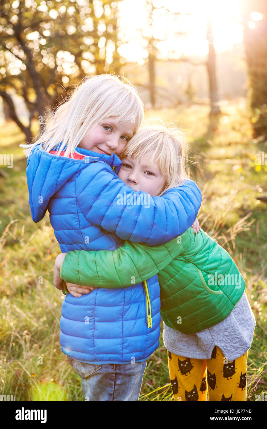 Blonde sisters hugging hi-res stock photography and images - Alamy