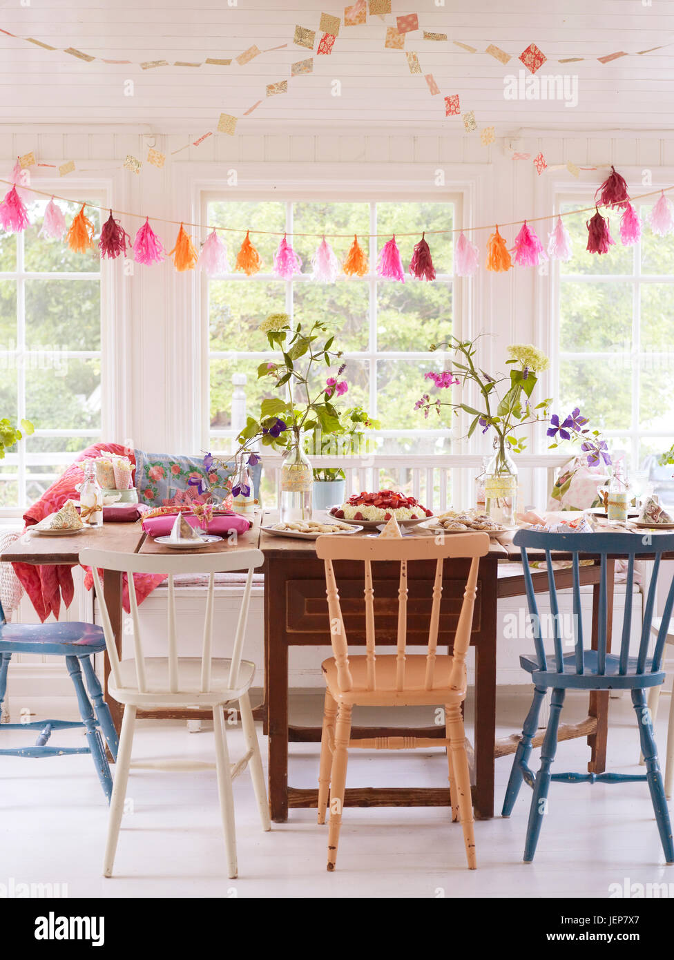 Table set for party Stock Photo - Alamy