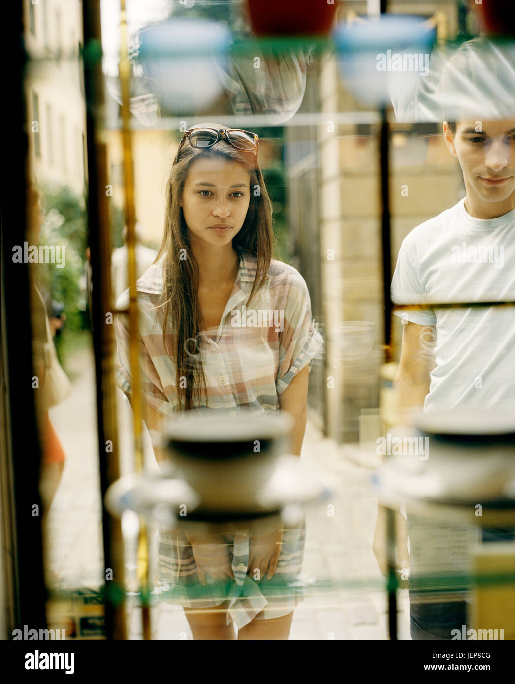 Couple shopping annoyed hi-res stock photography and images - Alamy