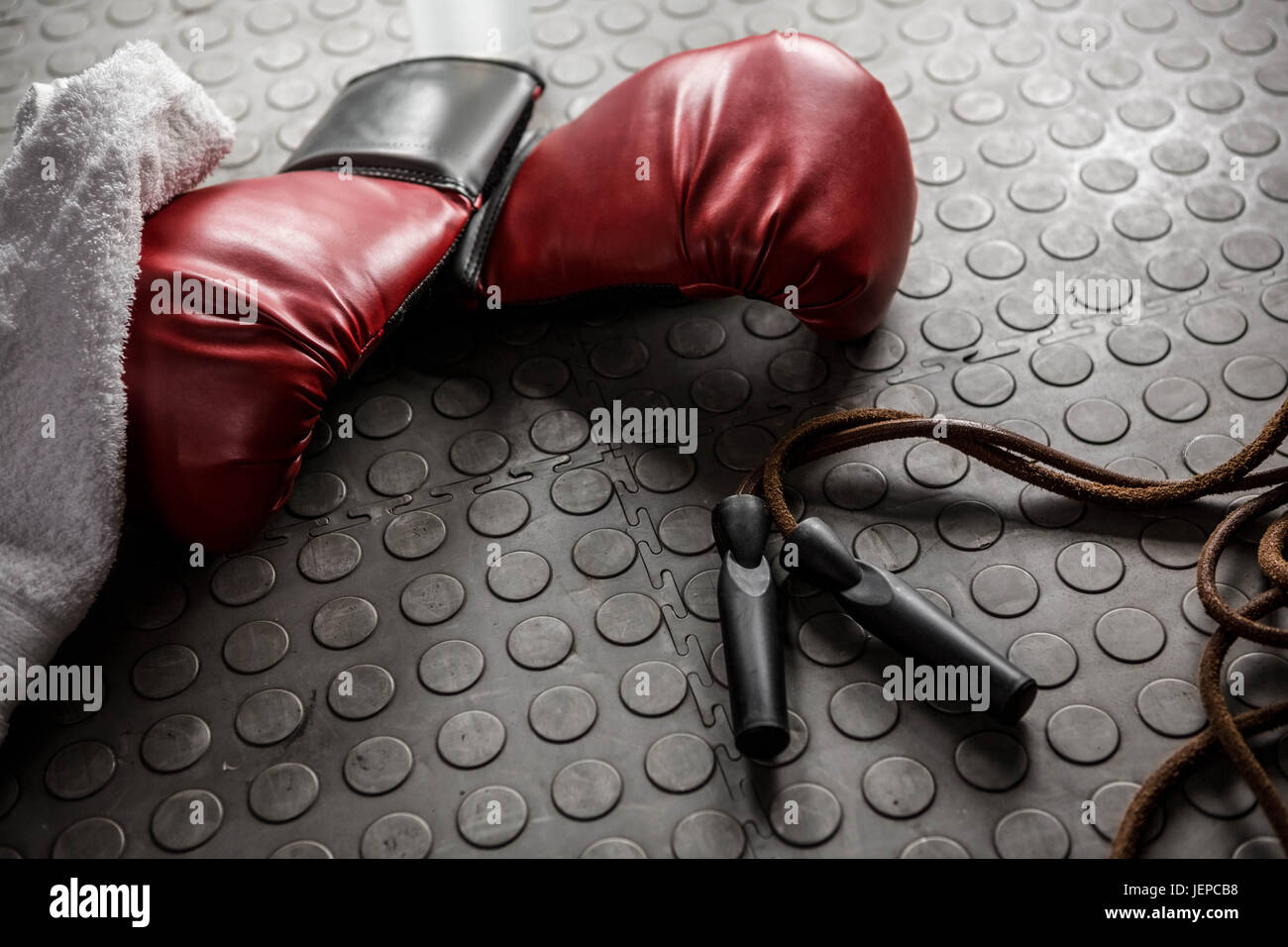 Boxing gloves and rope Stock Photo - Alamy