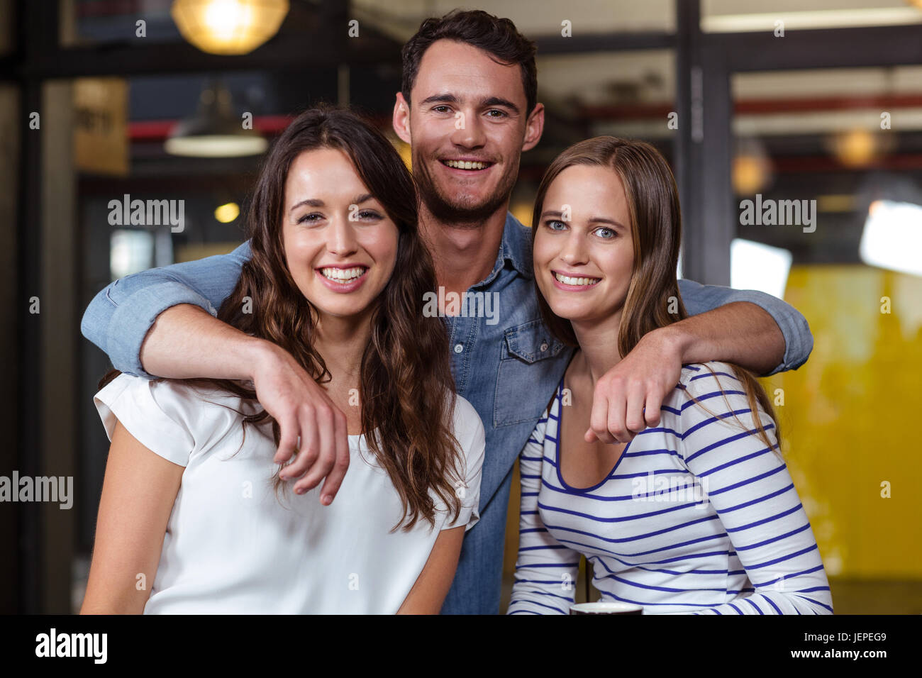 Portrait of smiling friends Stock Photo - Alamy