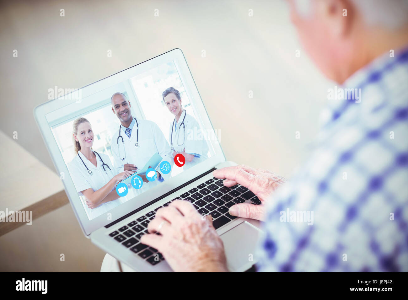 Woman typing in tech lab hi-res stock photography and images - Alamy