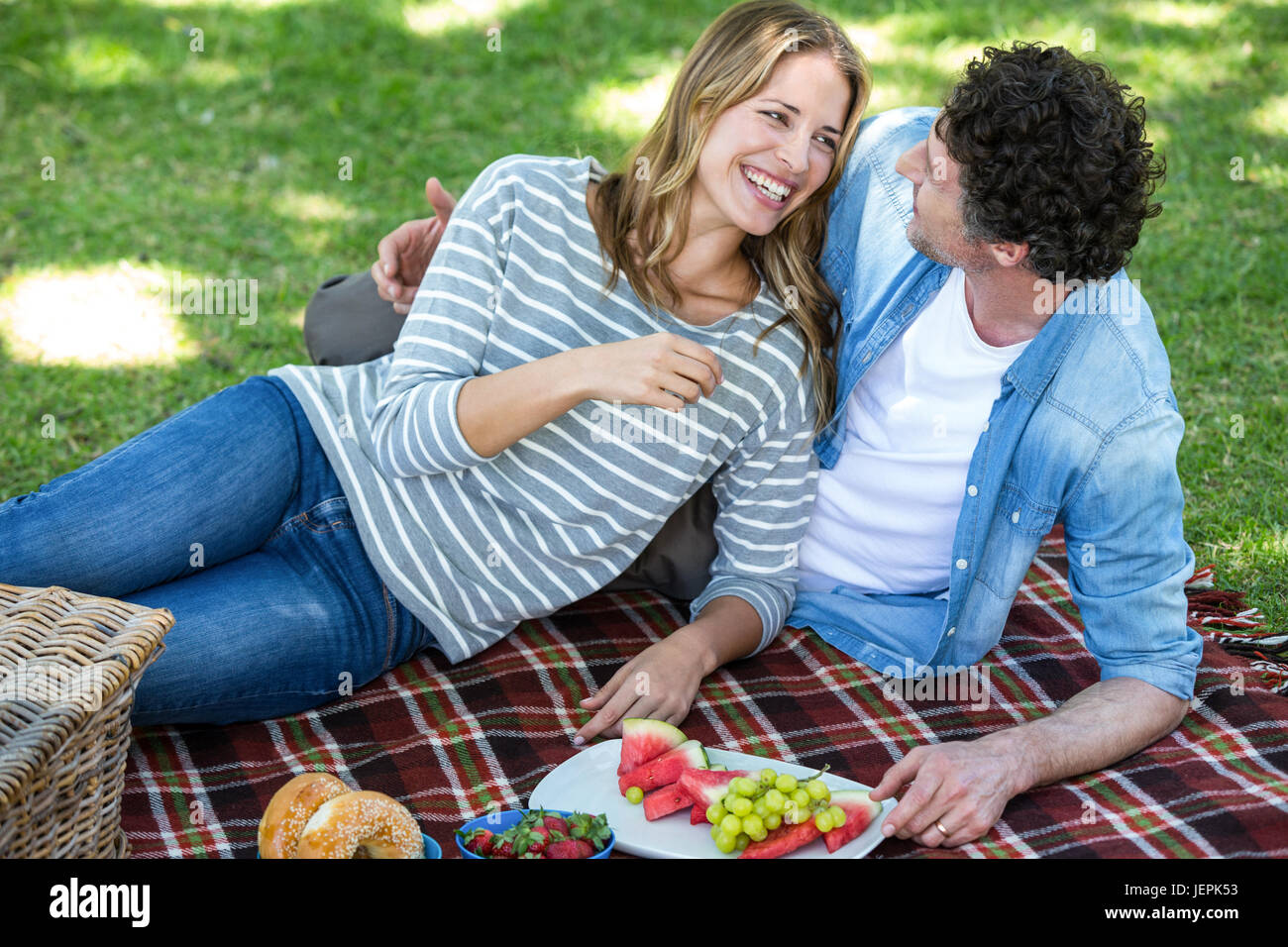 Couple having a picnic Stock Photo - Alamy