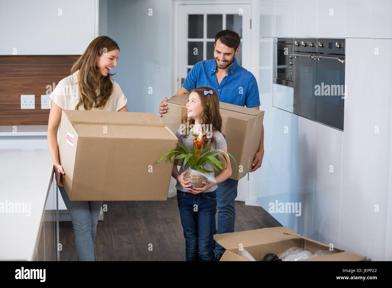 Smiling family moving house Stock Photo - Alamy