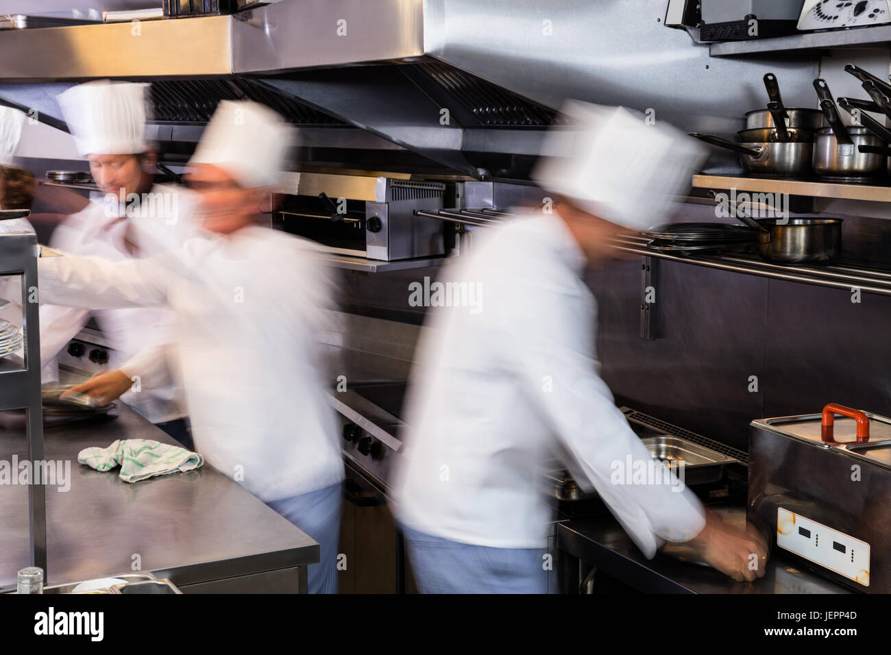Team restaurant kitchen staff busy hi-res stock photography and images ...