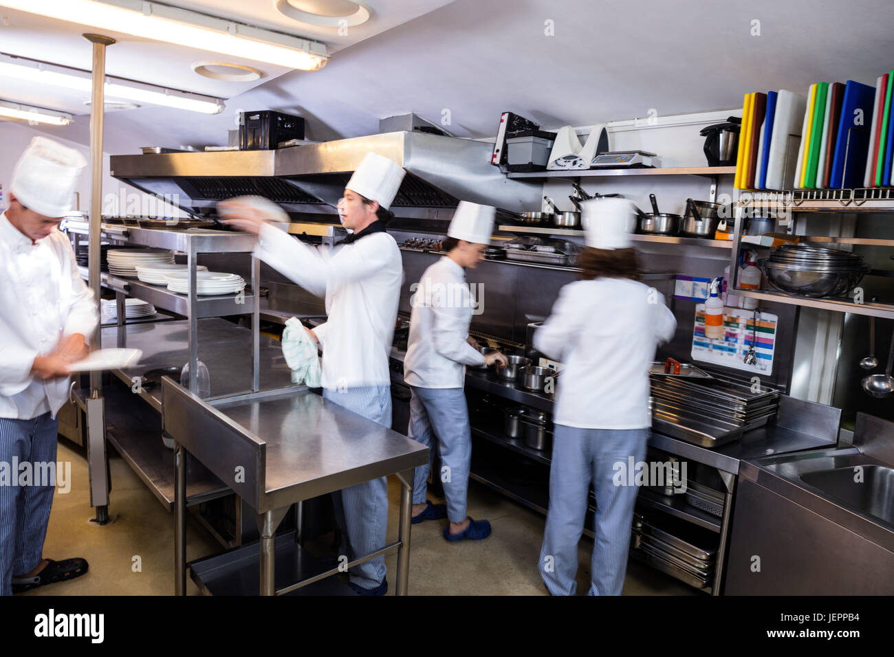 Team restaurant kitchen staff busy hi-res stock photography and images ...