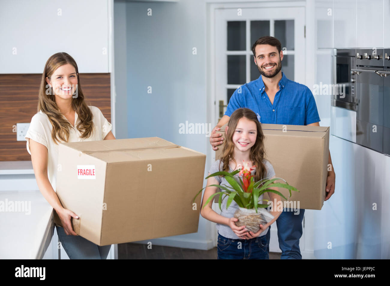 Portrait of family moving house Stock Photo - Alamy