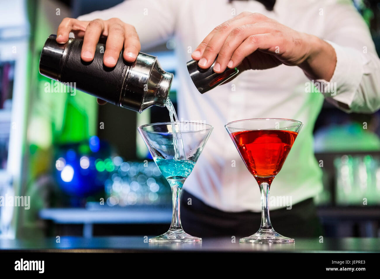 Cocktail making class hi-res stock photography and images - Alamy