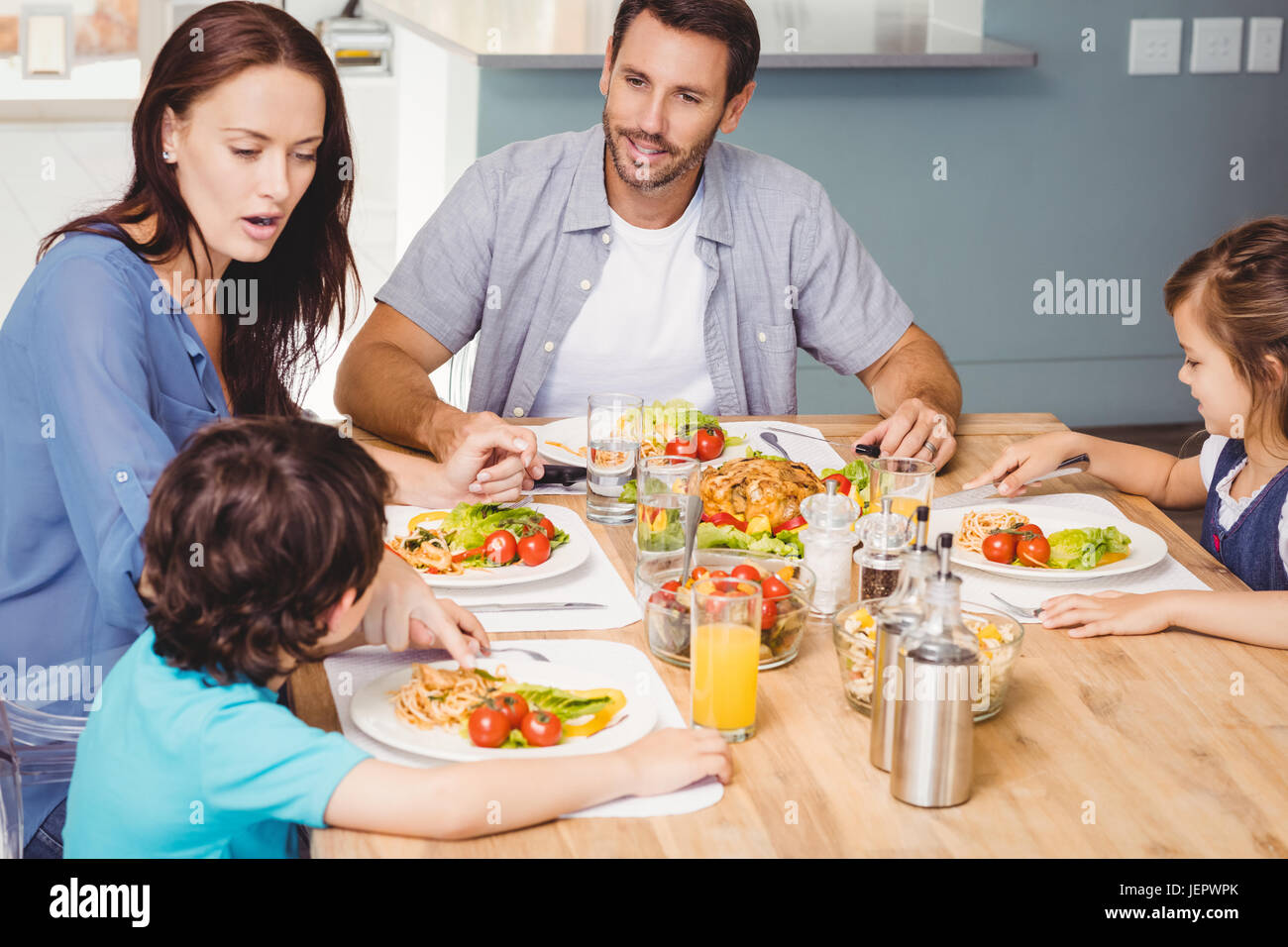 His family having lunch hi-res stock photography and images - Alamy