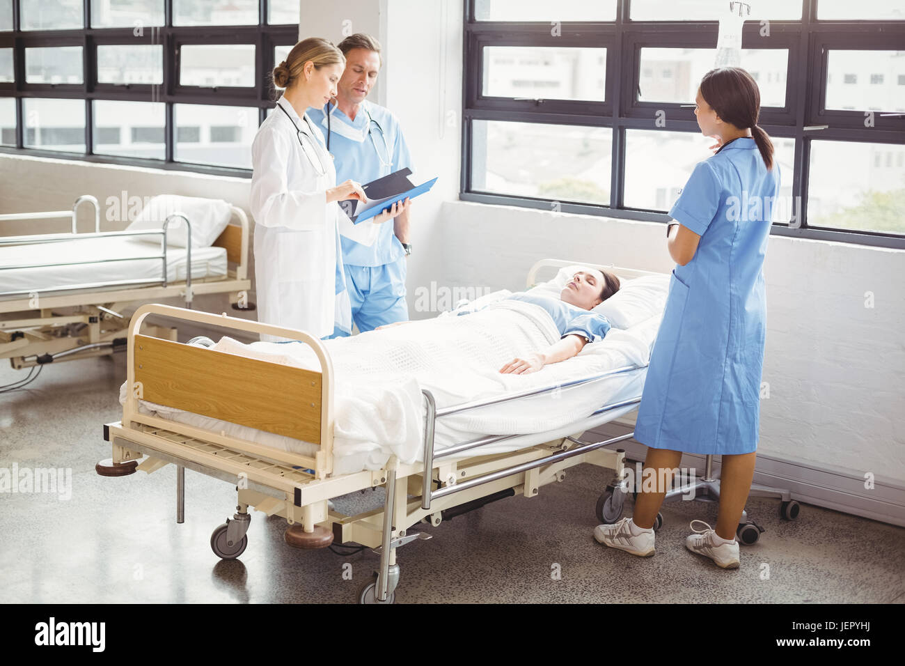 Patient observing nurse hi-res stock photography and images - Alamy