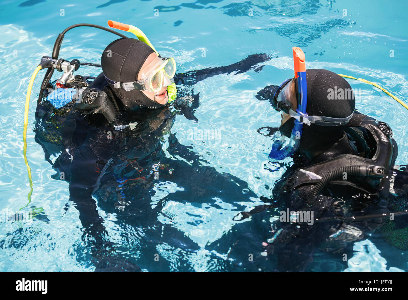 Couple practicing scuba diving together Stock Photo - Alamy