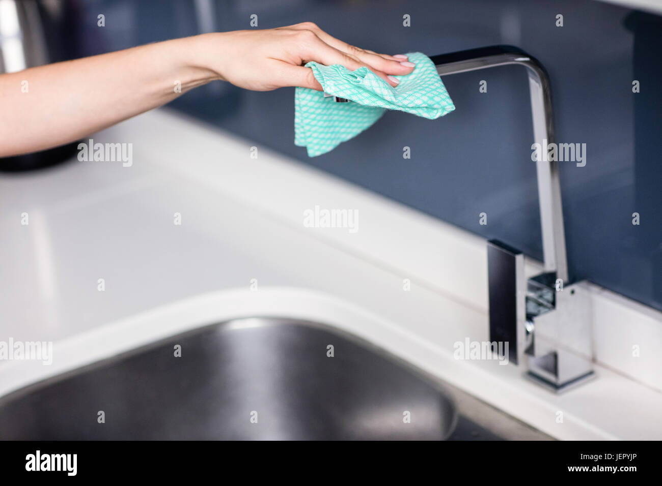 Woman cleaning sink paper hi-res stock photography and images - Alamy