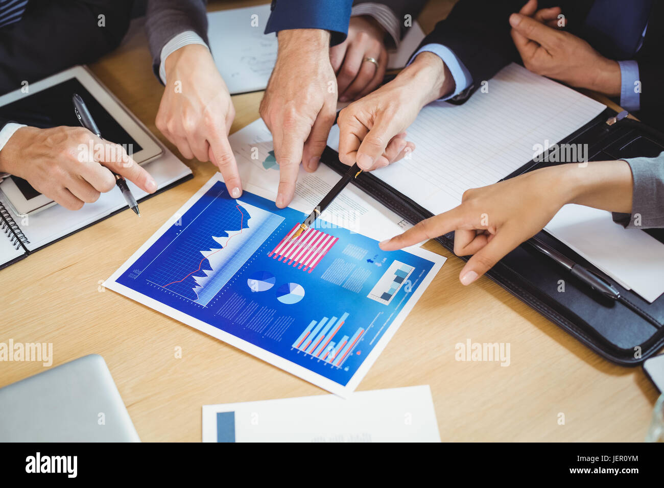 Businesspeople discussing the chart and graph Stock Photo - Alamy
