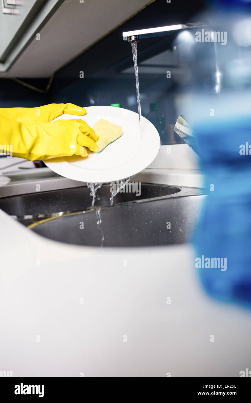 Washing plate hi-res stock photography and images - Alamy