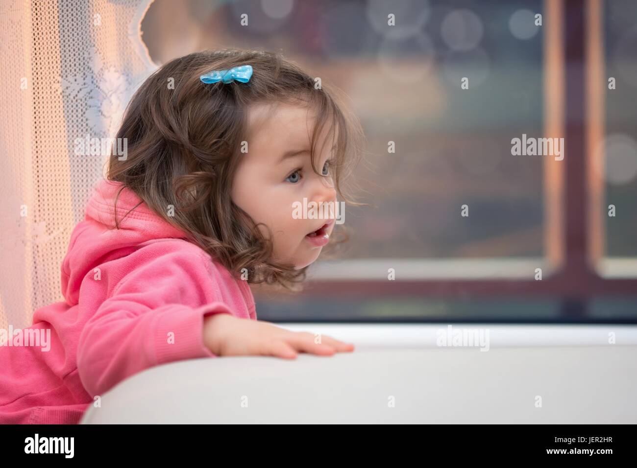 Little girl and window hi-res stock photography and images - Alamy