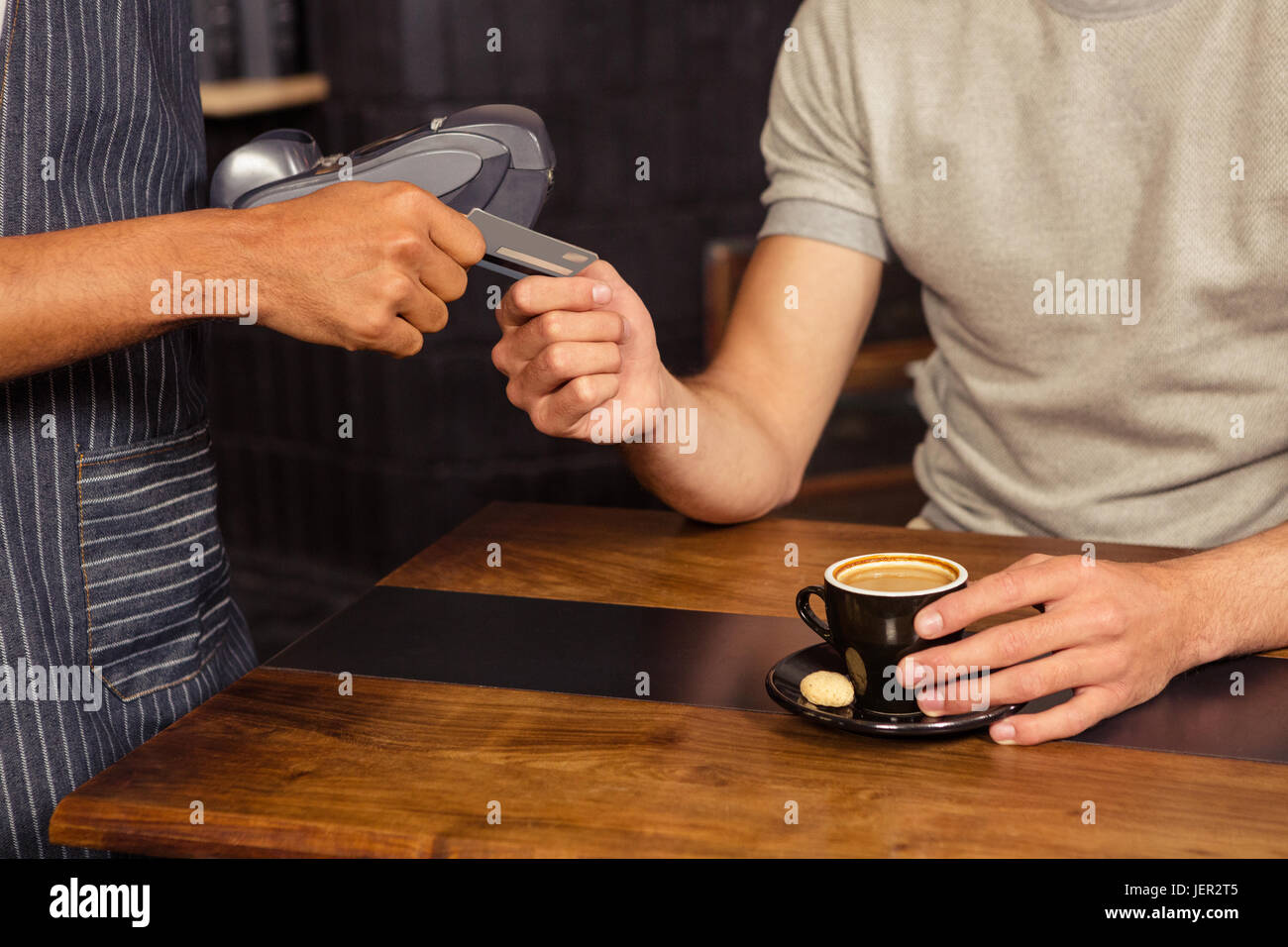 Man paying his bill with credit card Stock Photo - Alamy