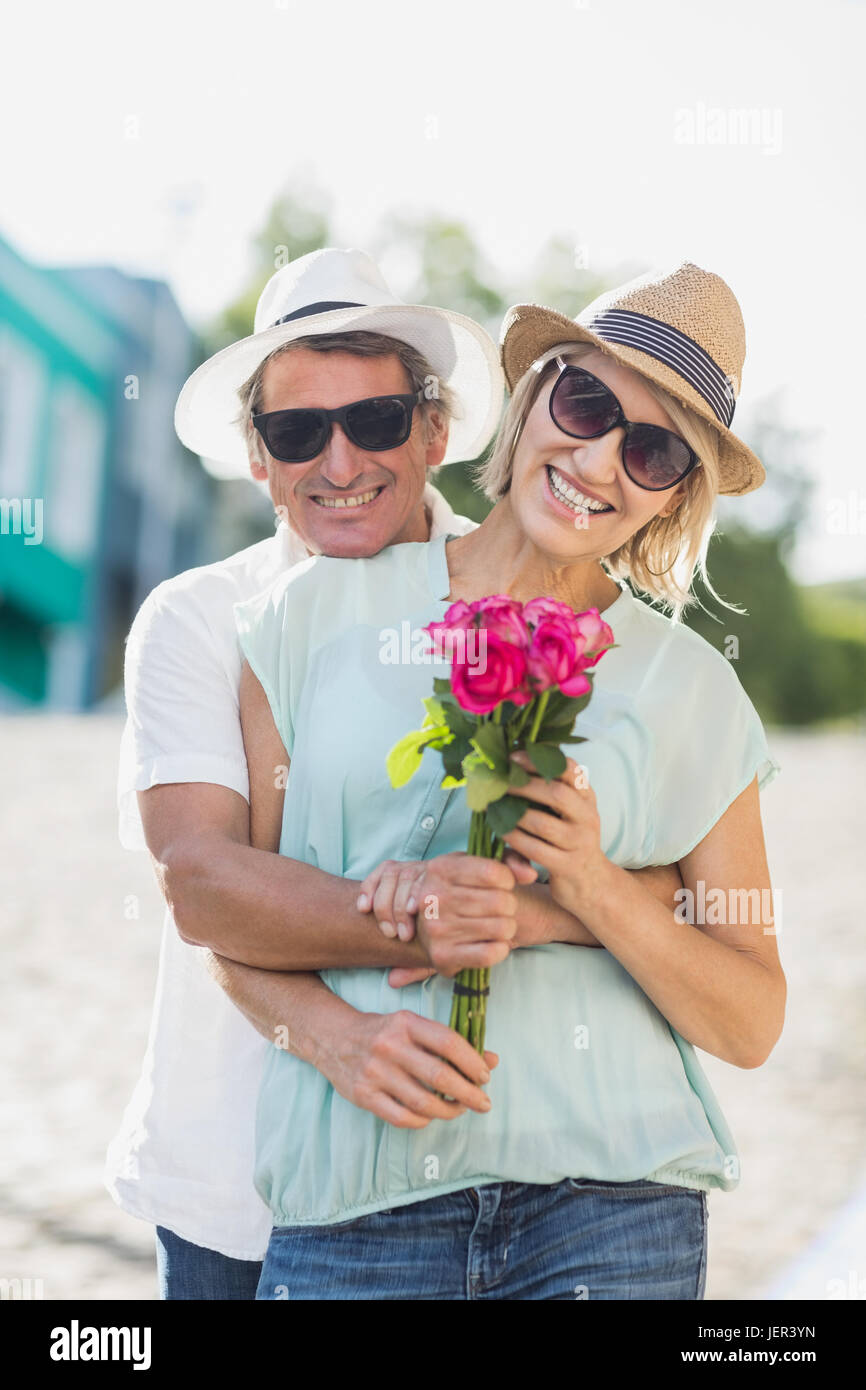 Happy couple holding roses Stock Photo - Alamy
