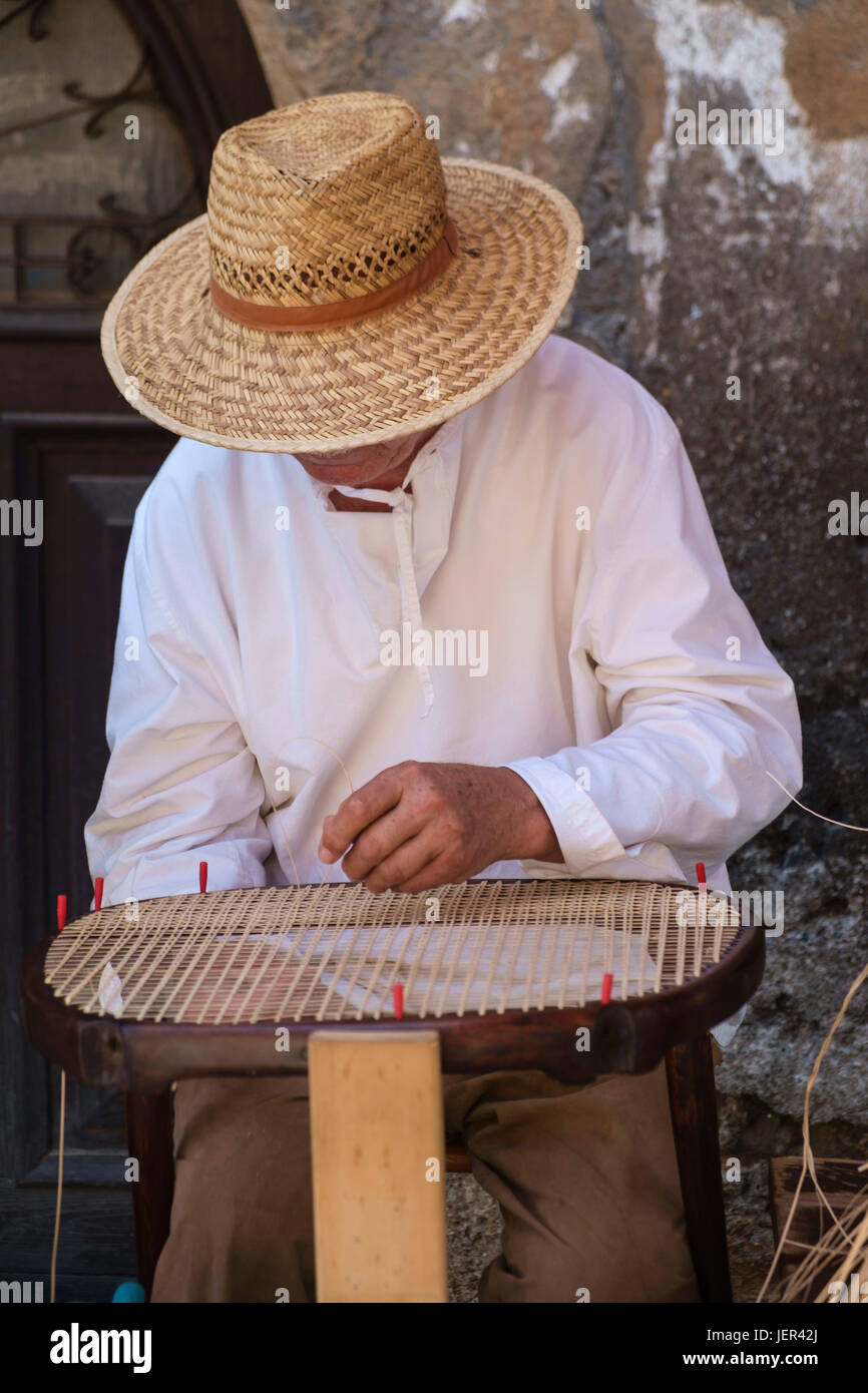 Traditional chair making hi-res stock photography and images - Alamy