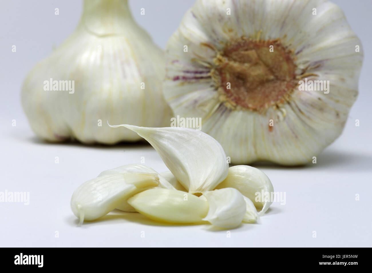 Garlic with single garlic toes, Knoblauch mit einzelnen Knoblauchzehen ...