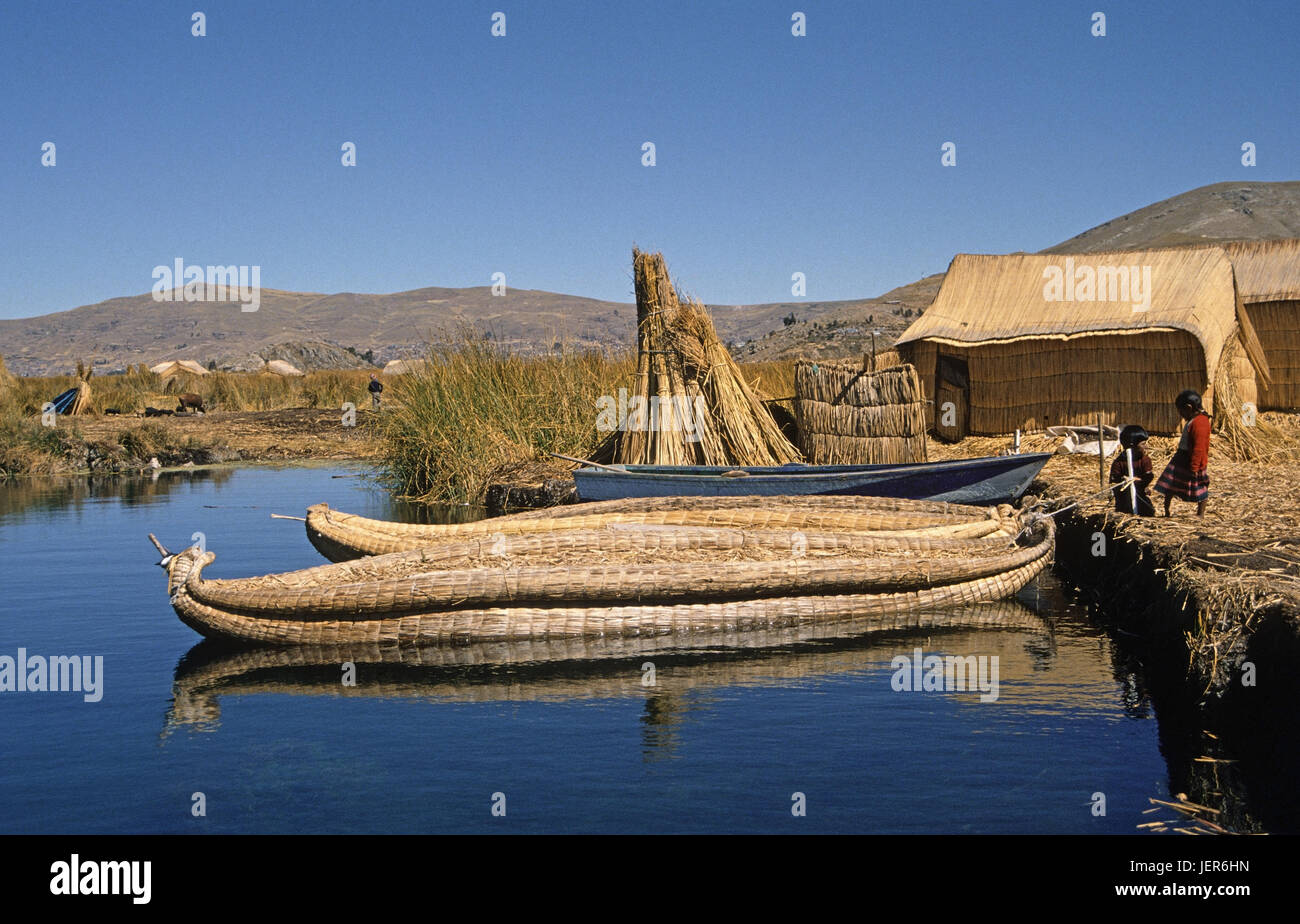 Reed islands of the Uru Uru Indian, Titicacasee, Peru, Schilfinseln der ...