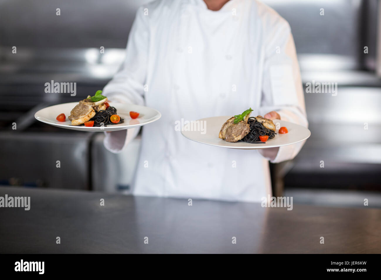 Kitchen chef plates hi-res stock photography and images - Alamy