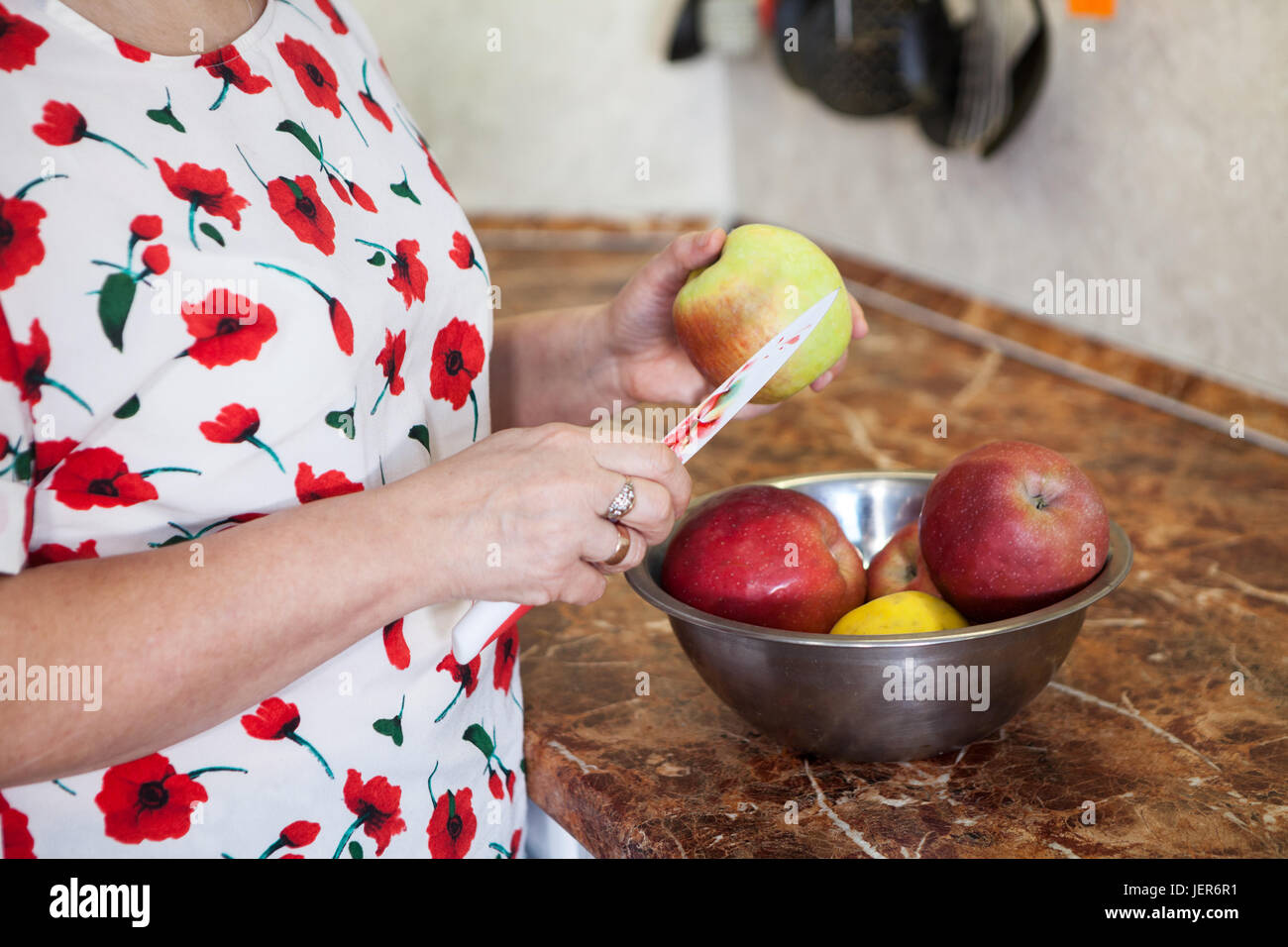 Mature woman cooking fruit and veg hi-res stock photography and images ...