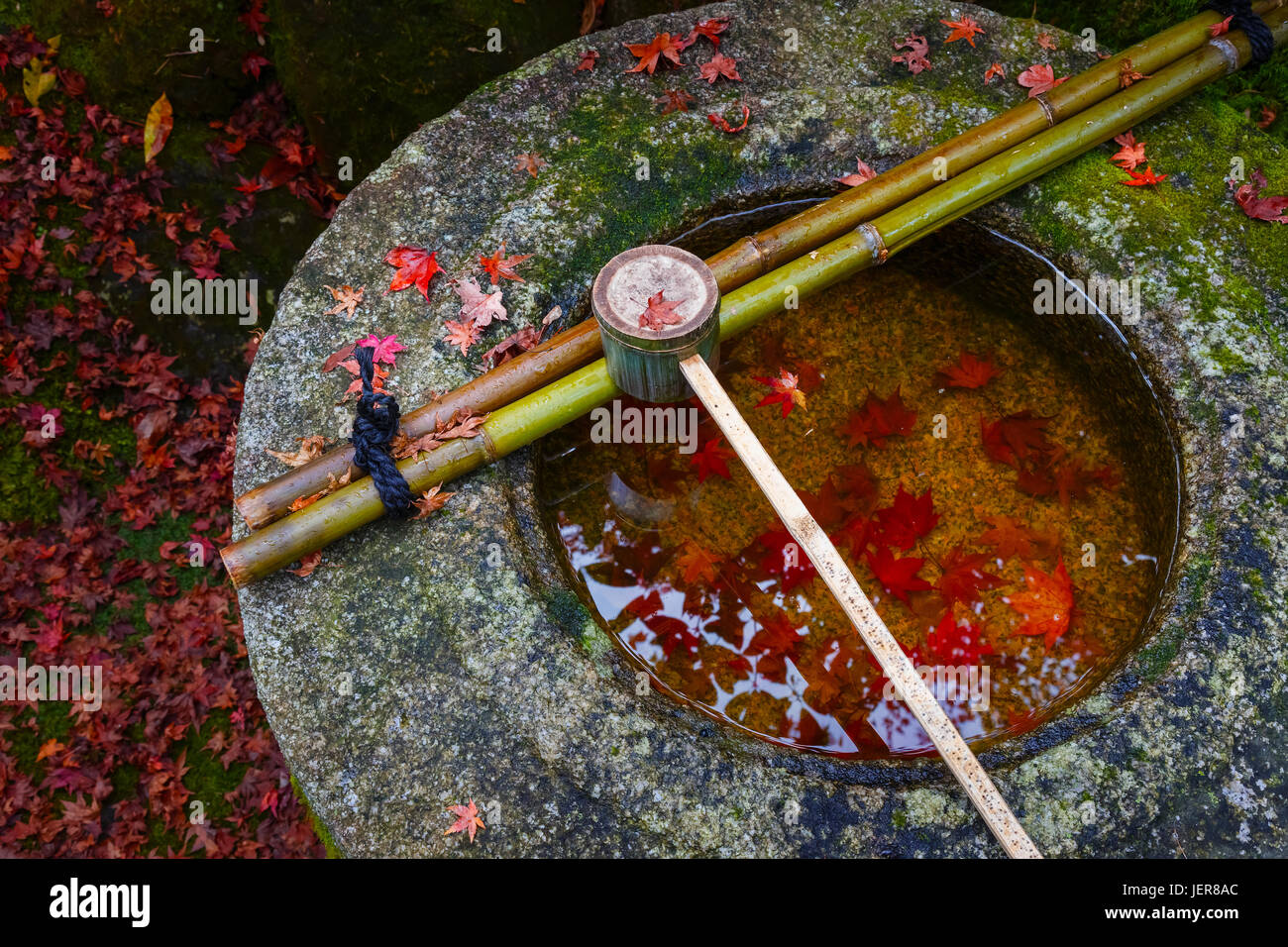 Water dipper on a stone basin at Koto-in Temple in Kyoto, Japan Stock ...