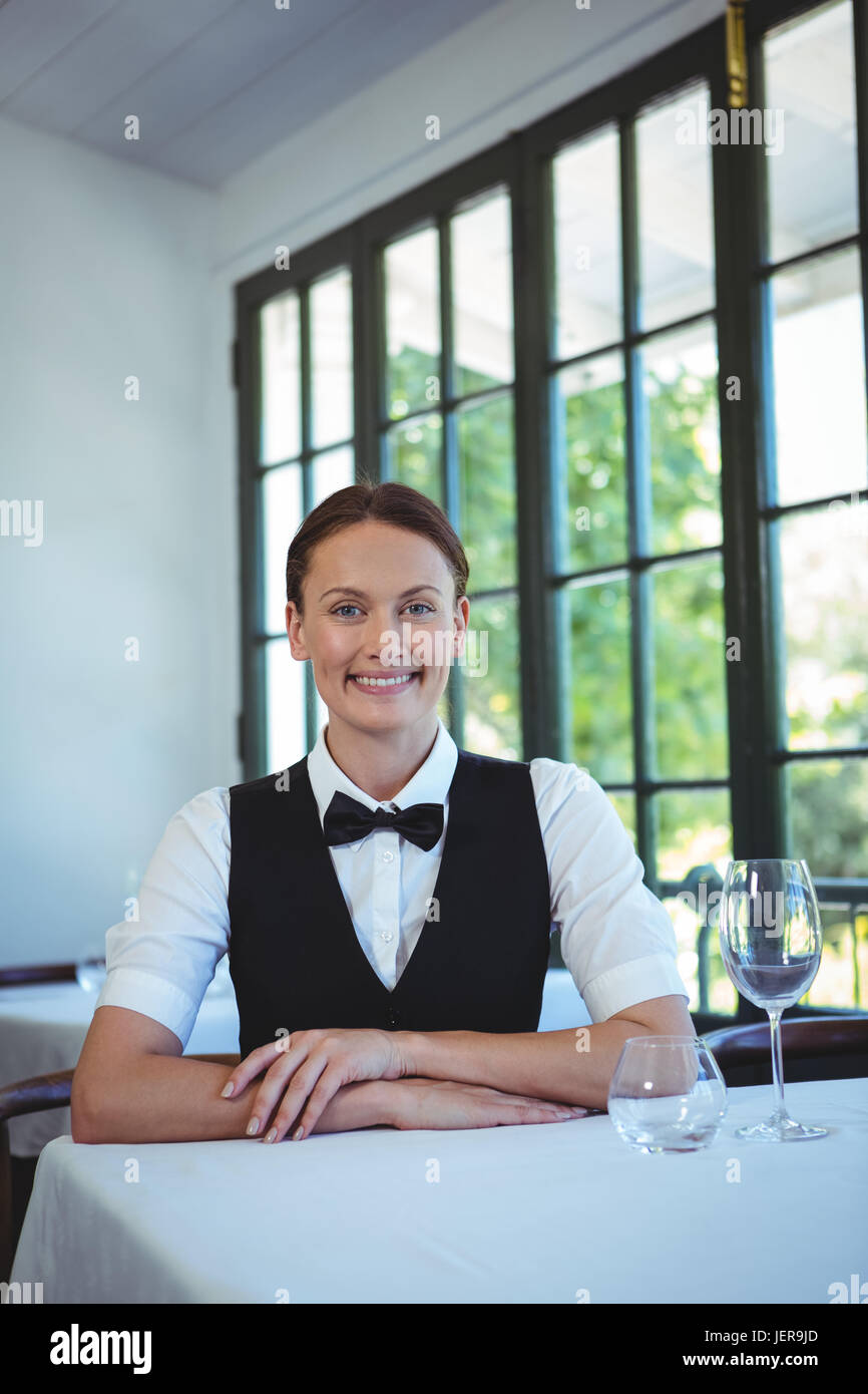 Smiling waitress setting table hi-res stock photography and images - Alamy