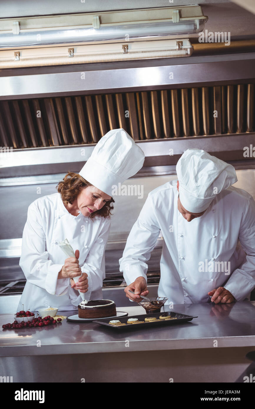Chefs d hi-res stock photography and images - Alamy