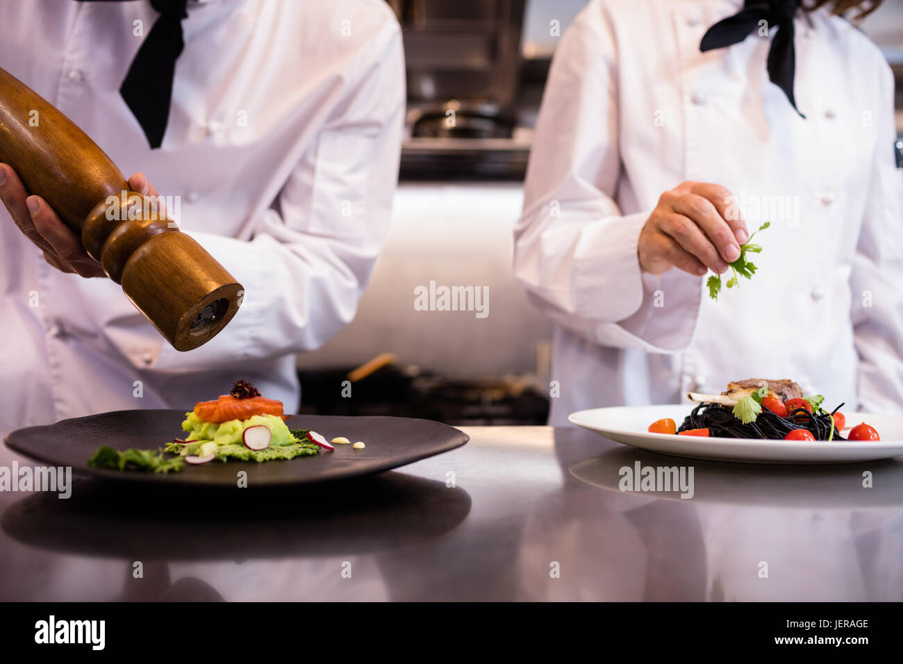 Chefs counter hi-res stock photography and images - Alamy