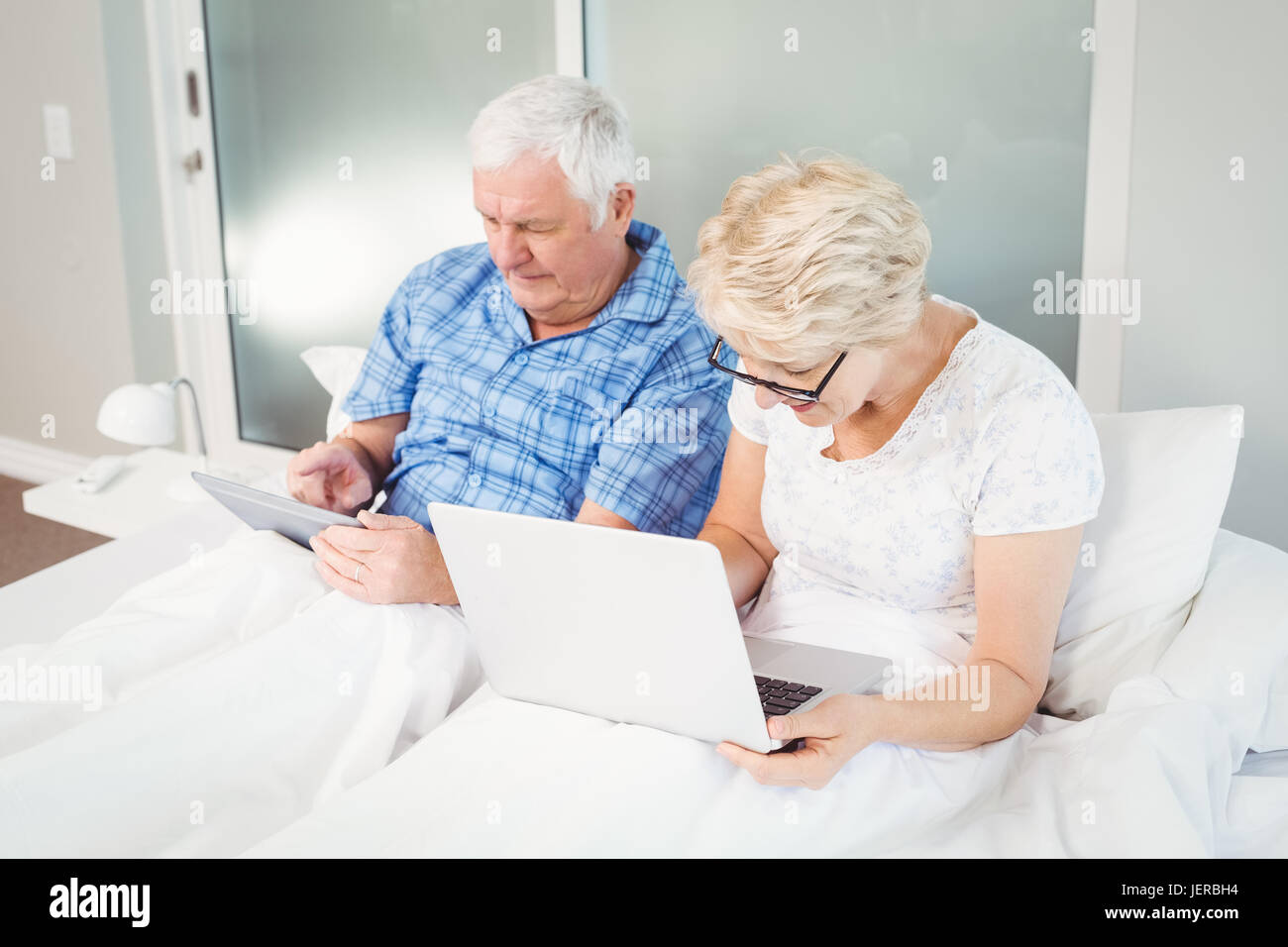 Digital technologies elderly hi-res stock photography and images - Alamy