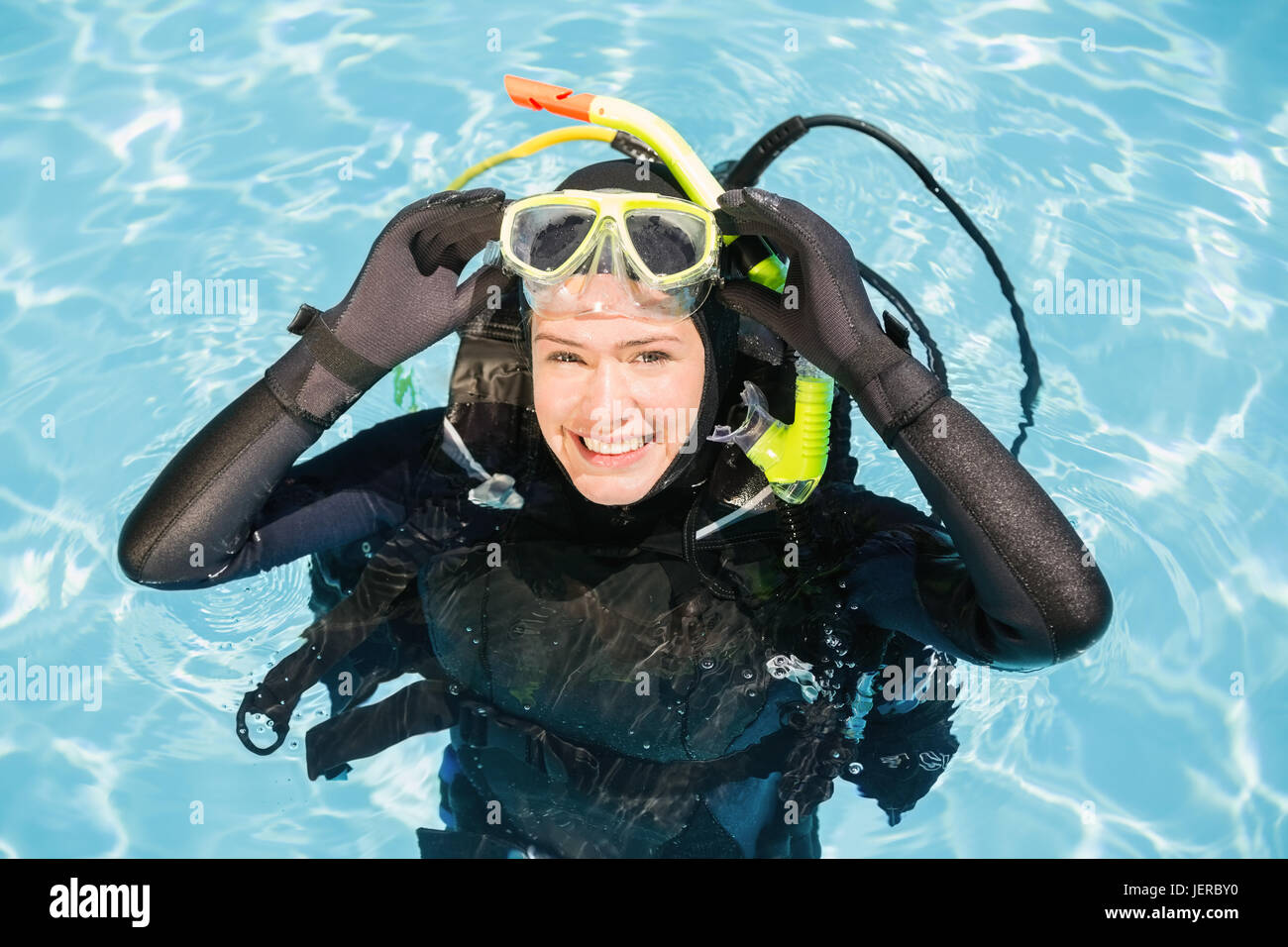 Pretty woman scuba diving hi-res stock photography and images - Alamy