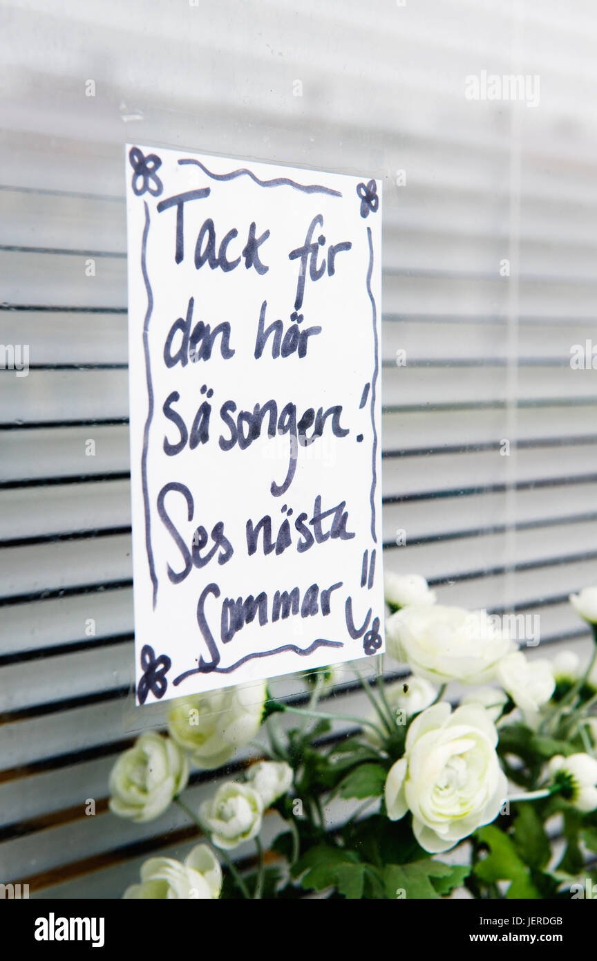 Handwritten note on window Stock Photo - Alamy