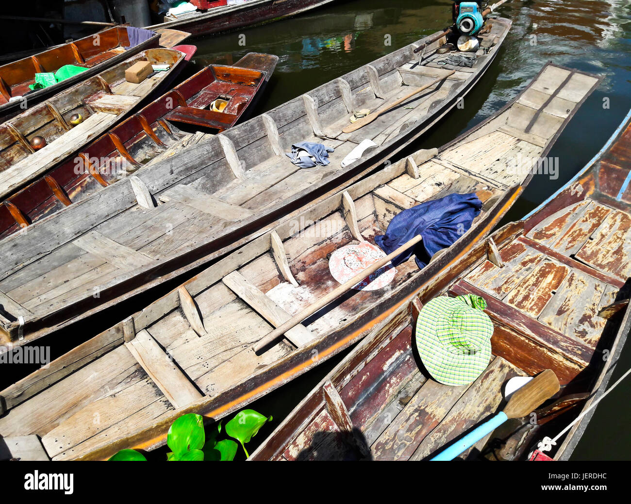 Boats in thailand hi-res stock photography and images - Alamy