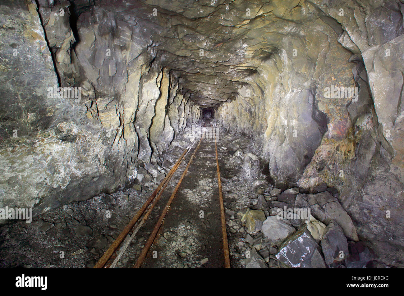 Railroad tracks in tunnel Stock Photo - Alamy