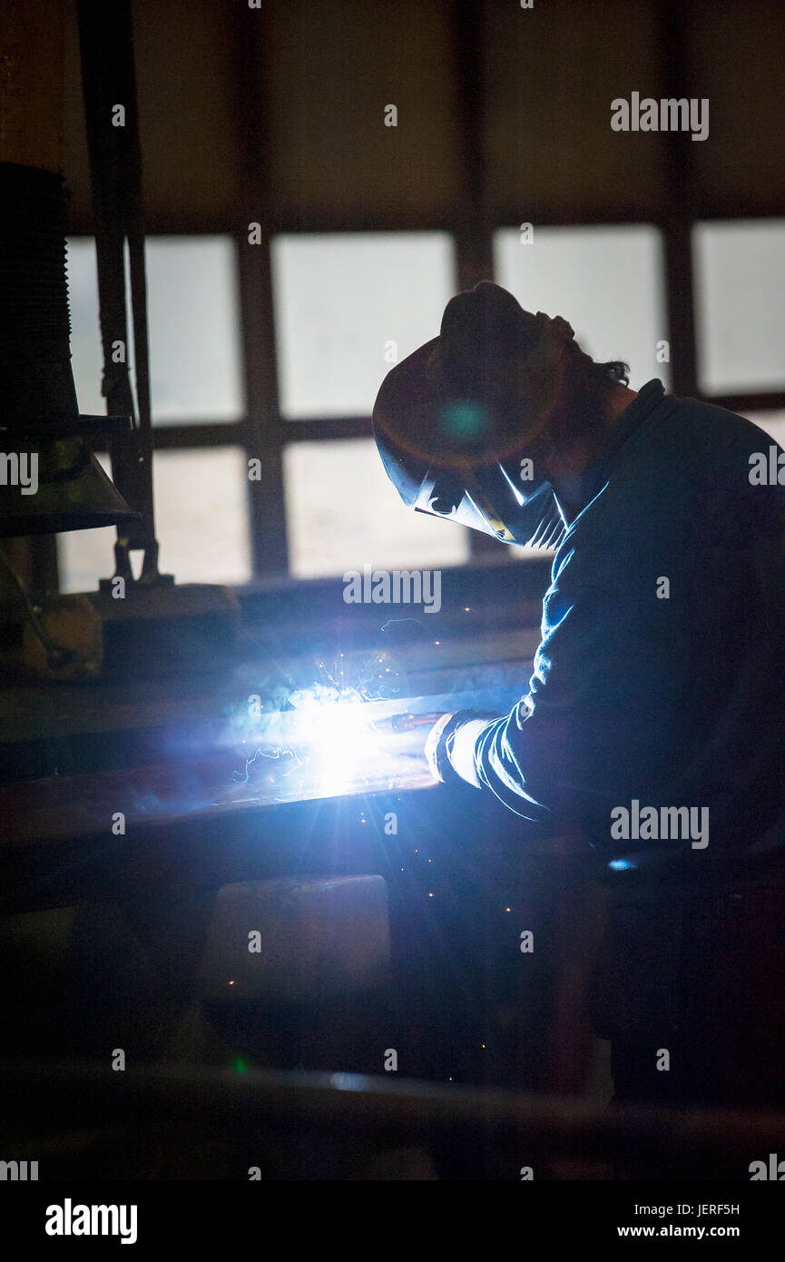 Person welding welding hi-res stock photography and images - Alamy