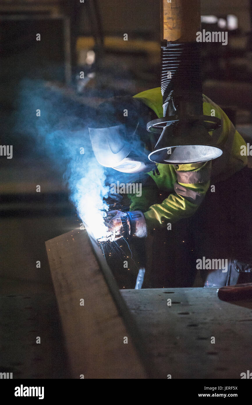 People welding hi-res stock photography and images - Alamy