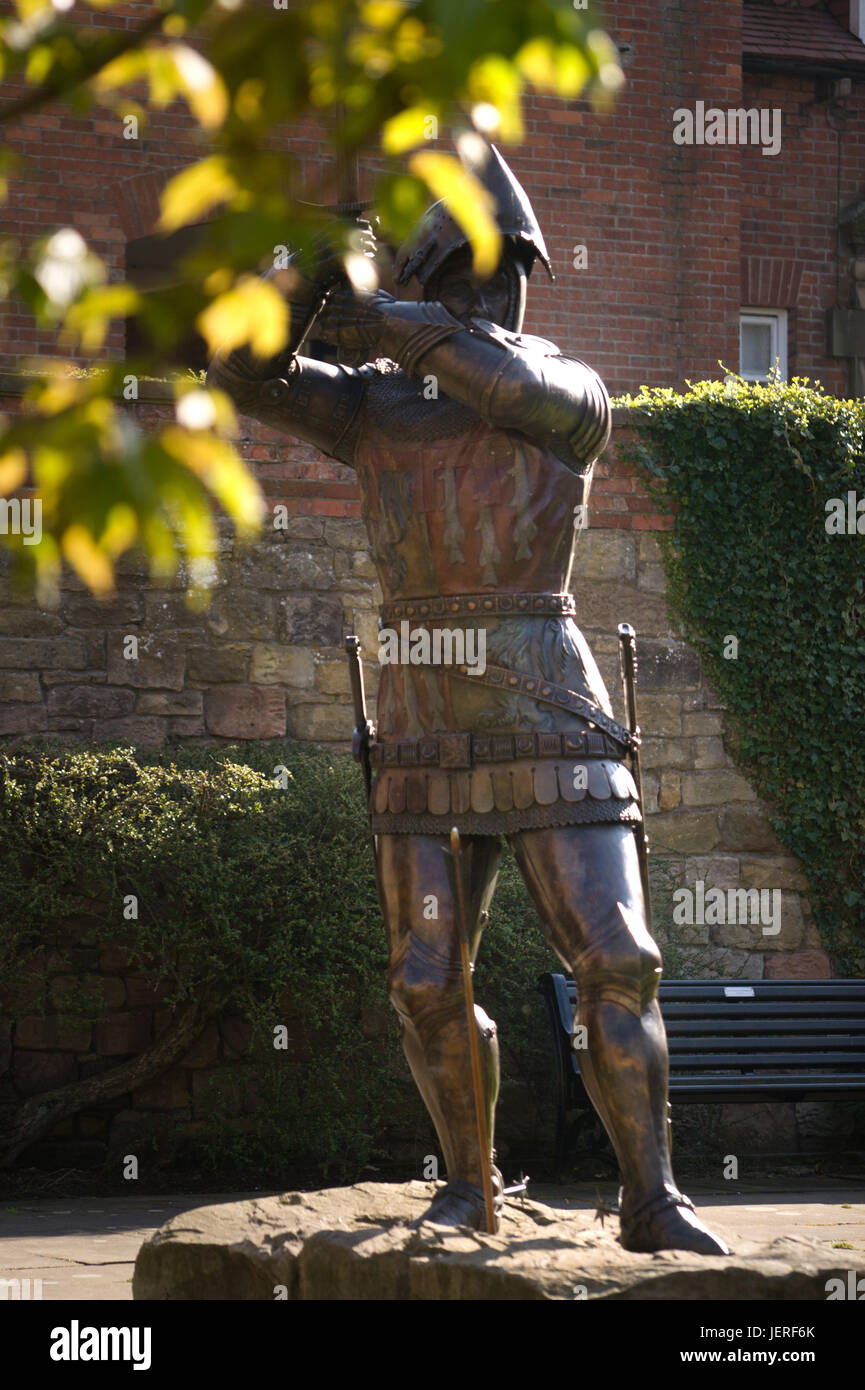 English medieval knight statue hi-res stock photography and images - Alamy