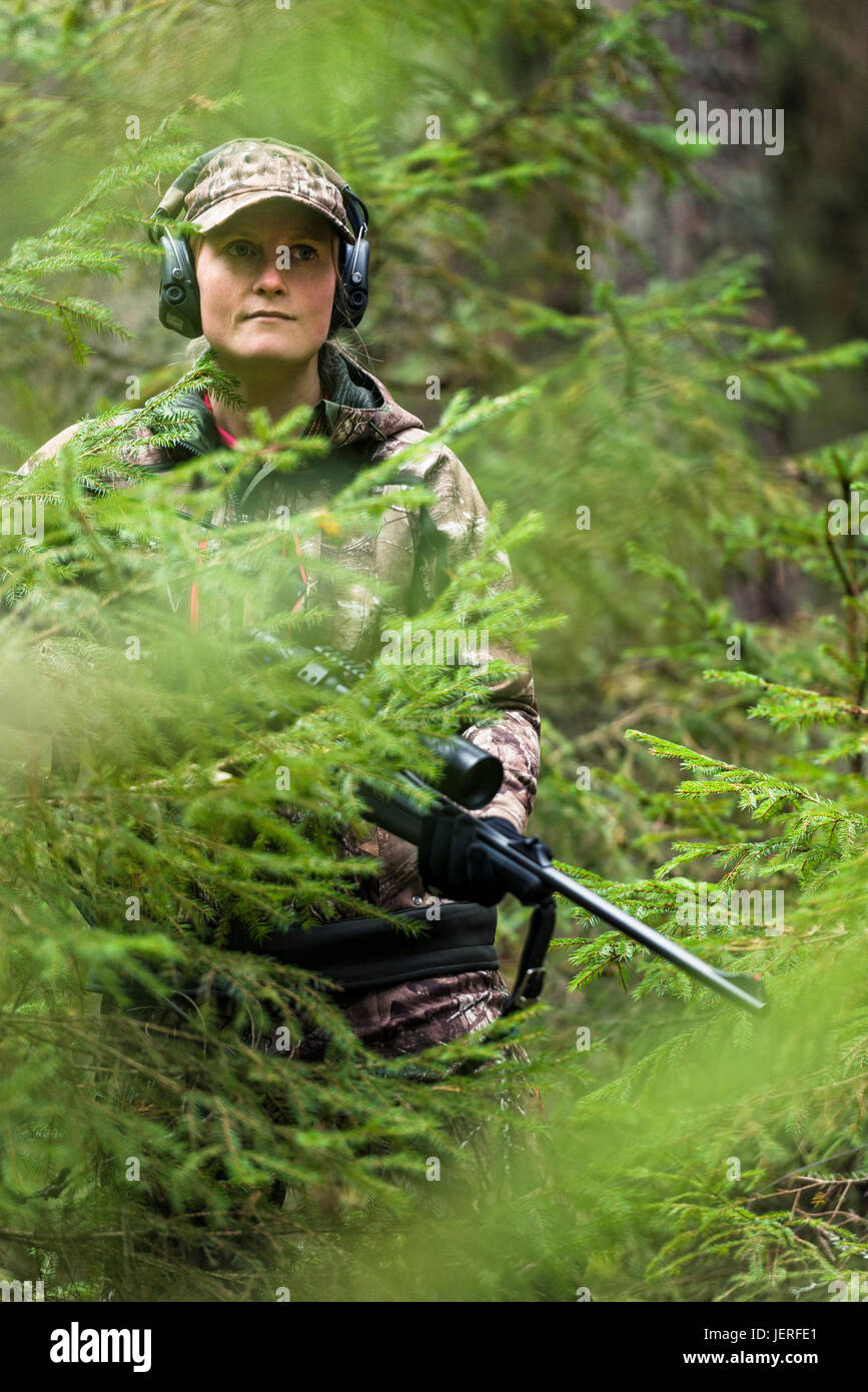 Young woman with hunting rifle hi-res stock photography and images - Alamy